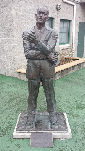 Bill Bowerman Statue
